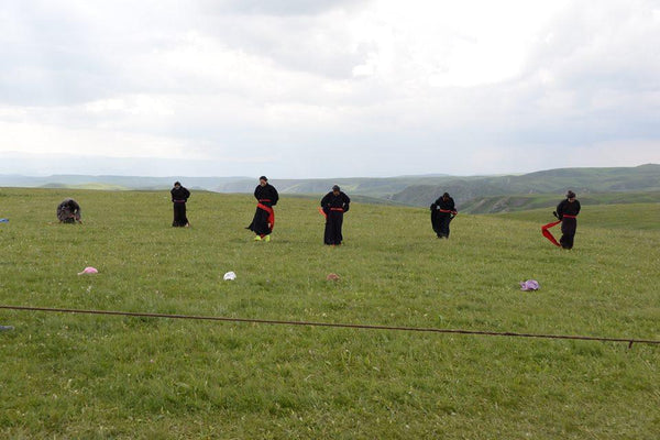 The Fastest Chuba at Norlha - Getting dressed on the Tibetan Plateau